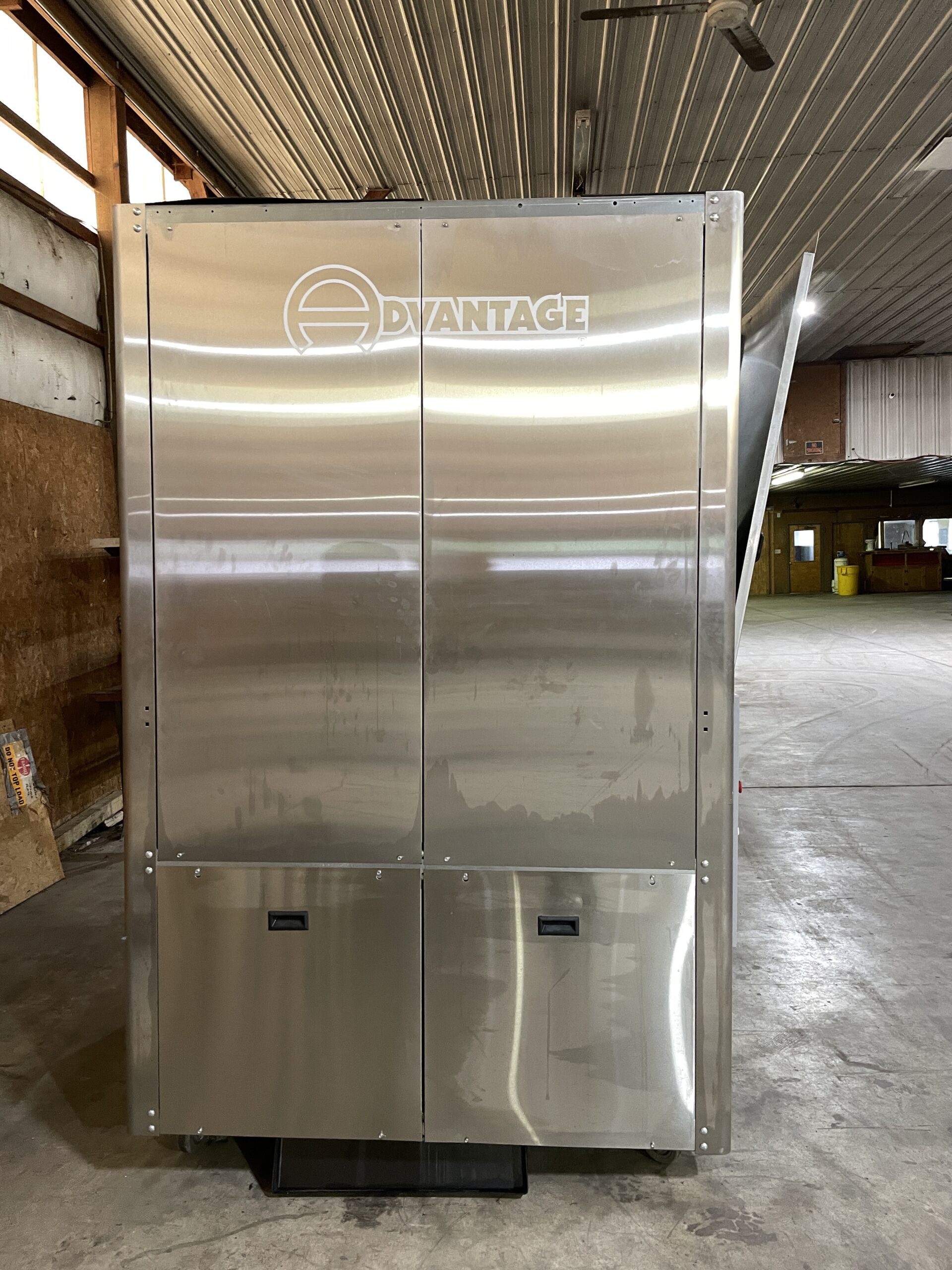 Advantage M1D‑15AXB‑MZC‑SP 14.5 Ton Air‑Cooled Industrial Chiller 460 V ...