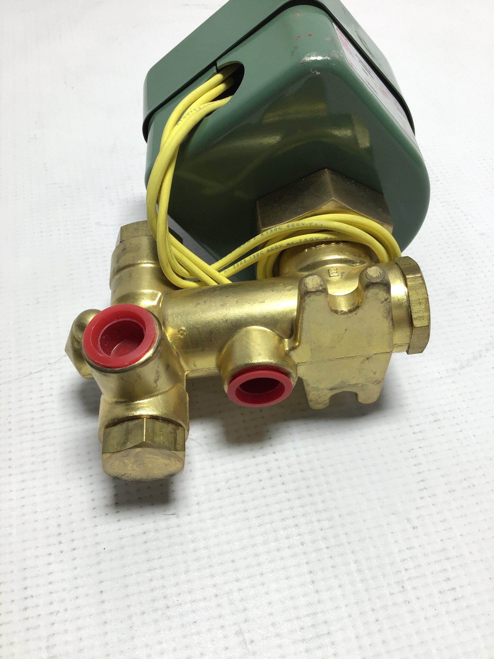 Asco 2126304F Red Hat Solenoid Valve 3/8″ NPT 125 Volts DC 35.1 Watts ...
