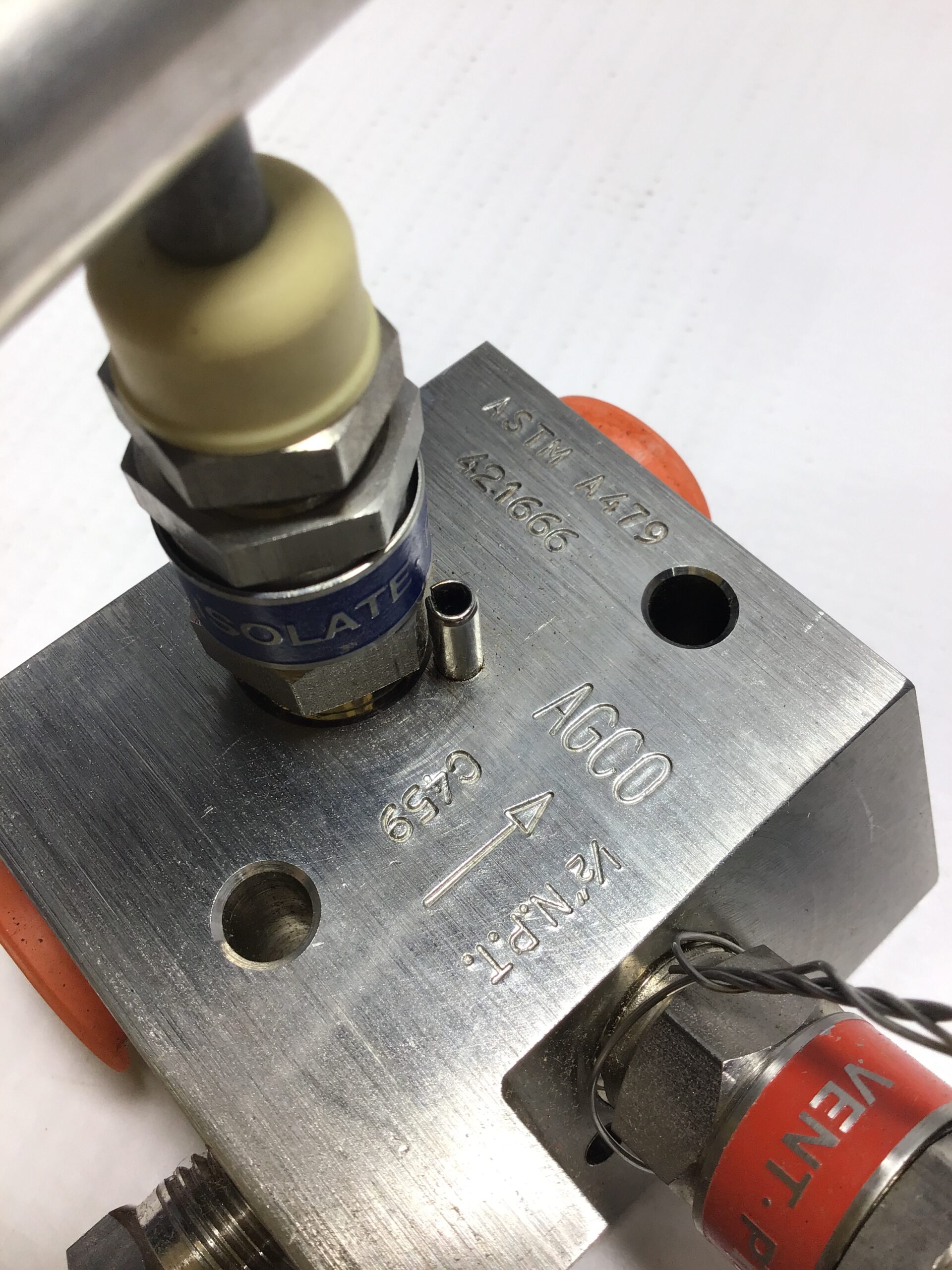 Agco M25BVIS-4 Block & Bleed Gauge Valve 1/2″ NPT 276/413 Bar 260/93°C ...