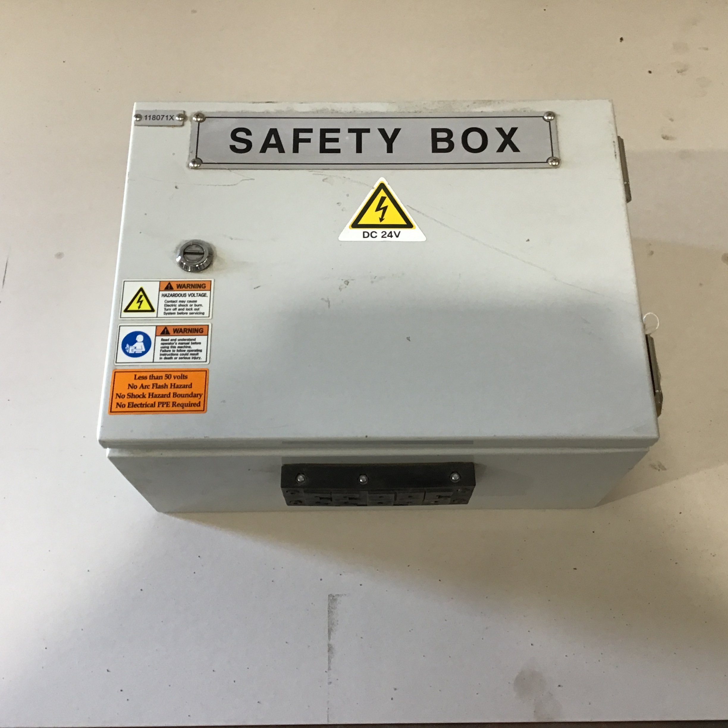 Unbranded 118071X Safety Box Electrical Enclosure 24VDC – Moses B. Glick