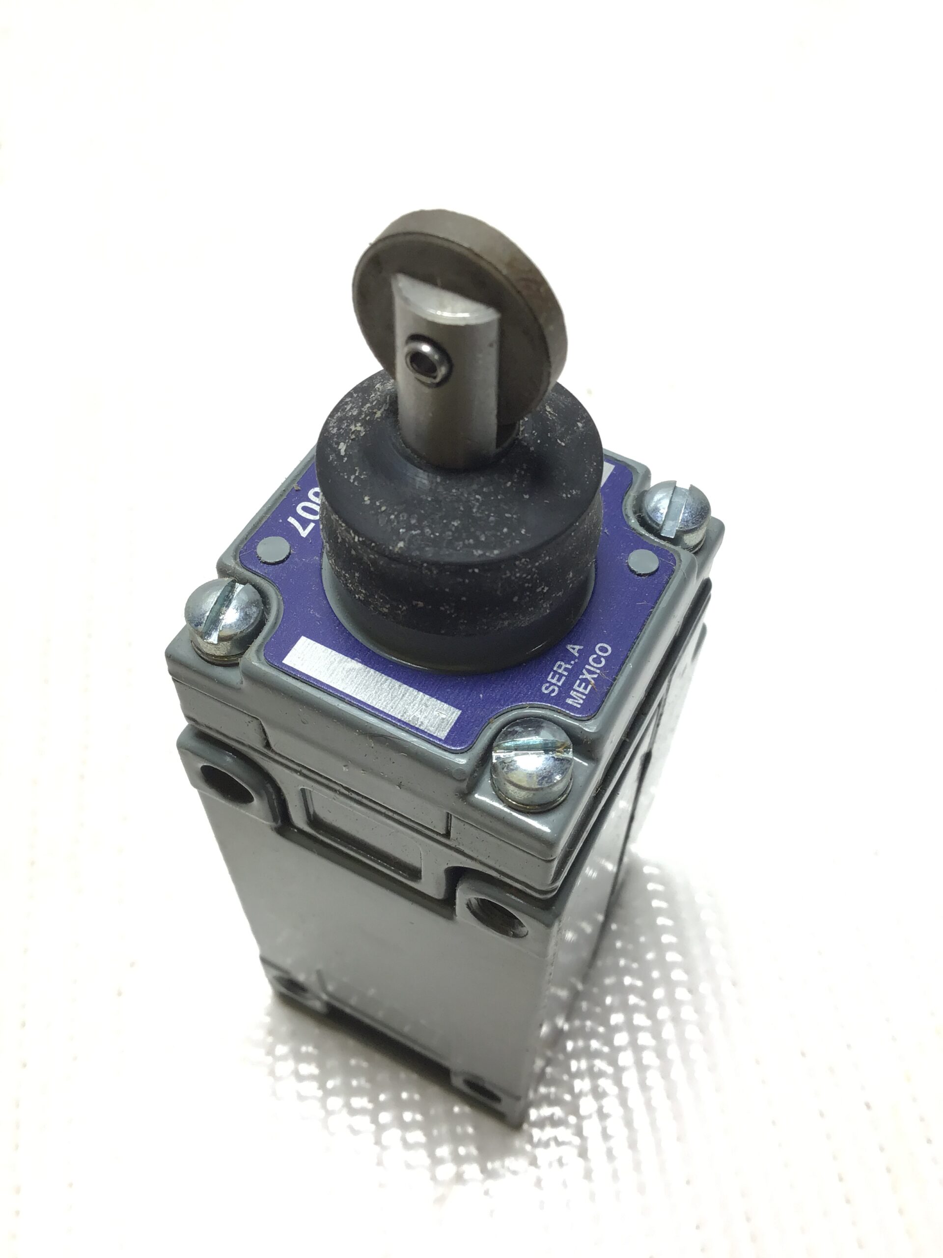 Square D 9007C54DP6 Heavy Duty Limit Switch Ser A – Moses B. Glick