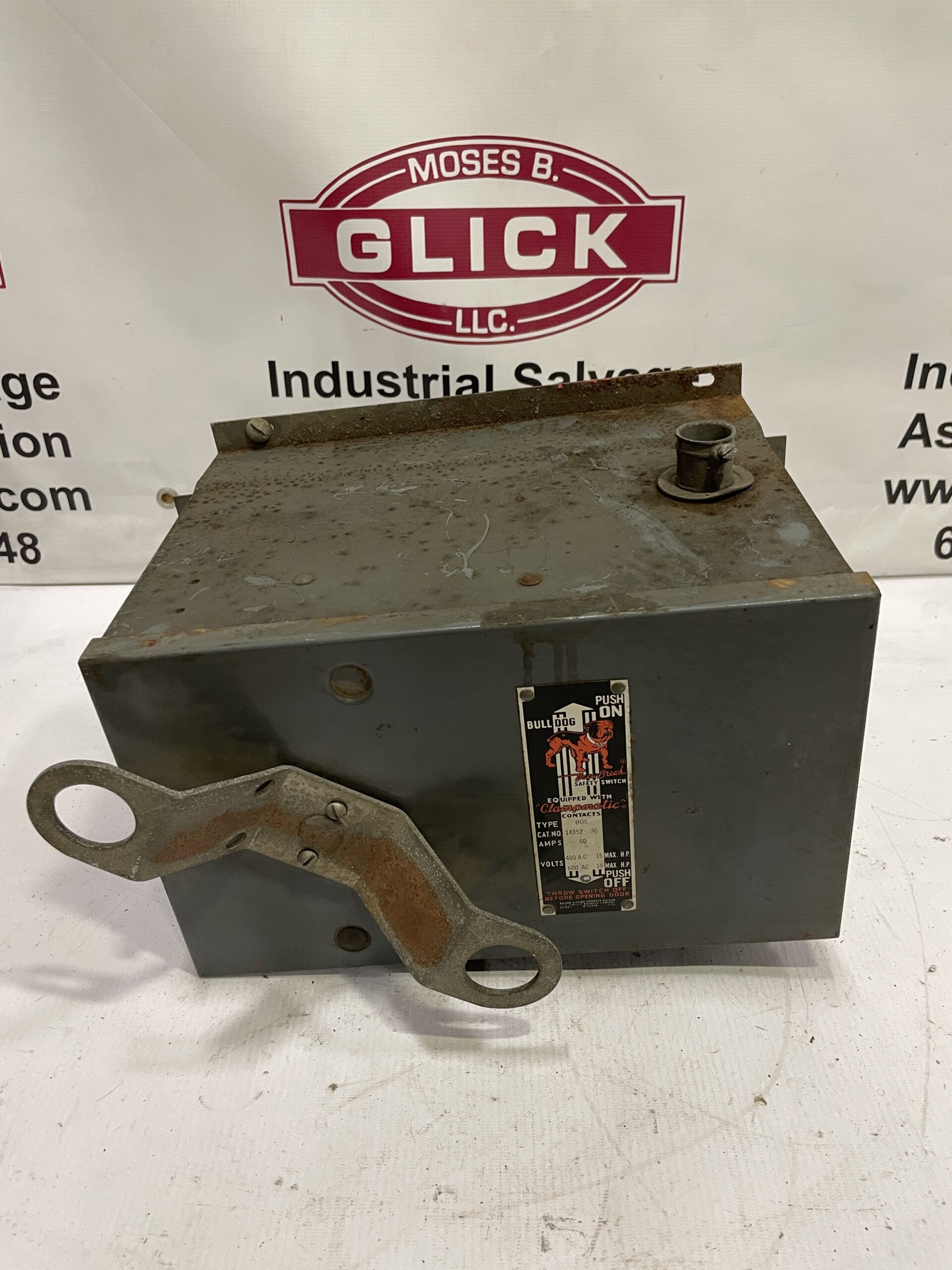 BullDog Vacu-Break BOS 14352 60A Fusible Disconnect Switch/Bus Plug 30 ...