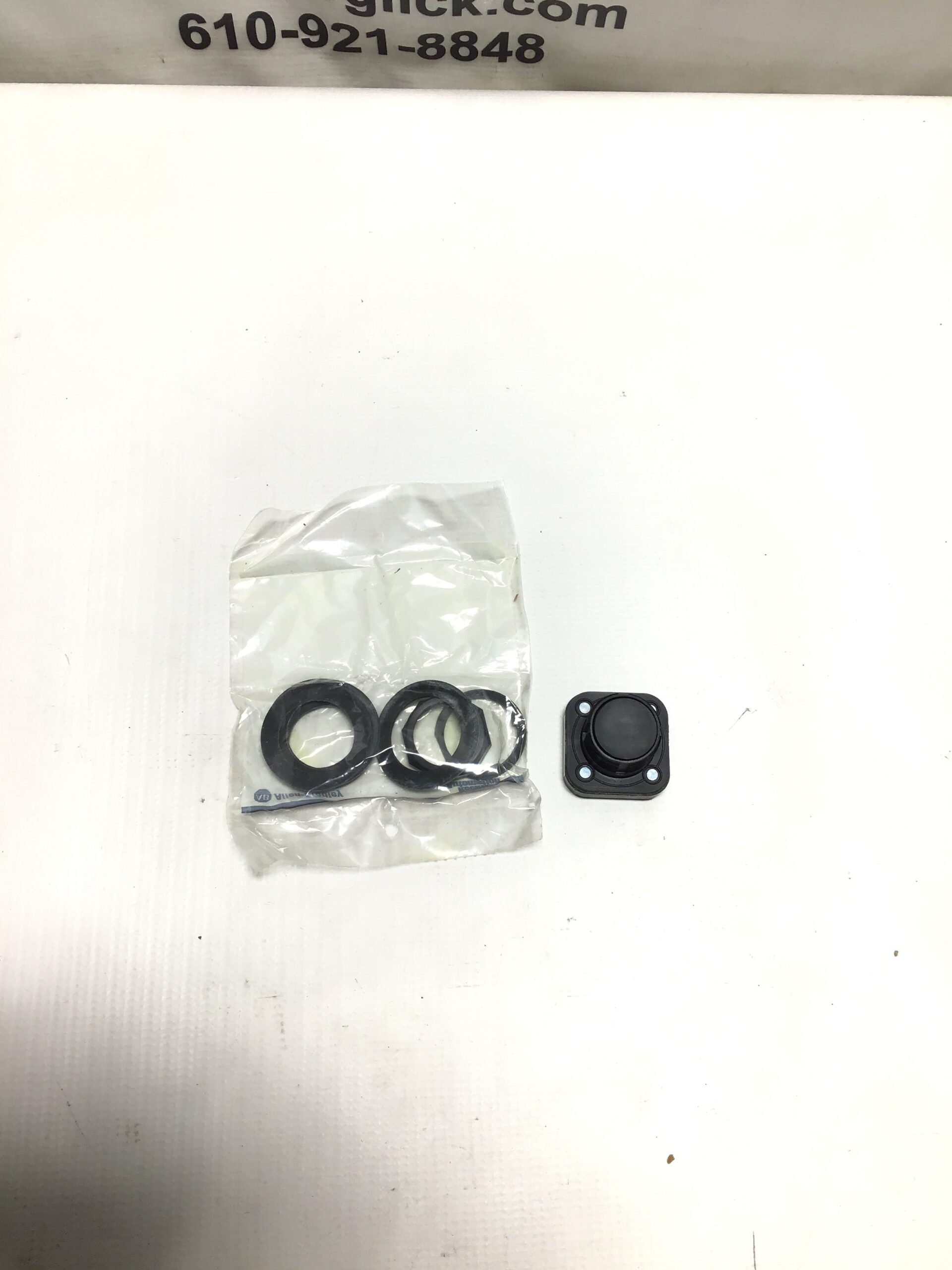 Allen-Bradley 800H-AR2 Push Button Unit Bootless Flush Head Black Cap ...