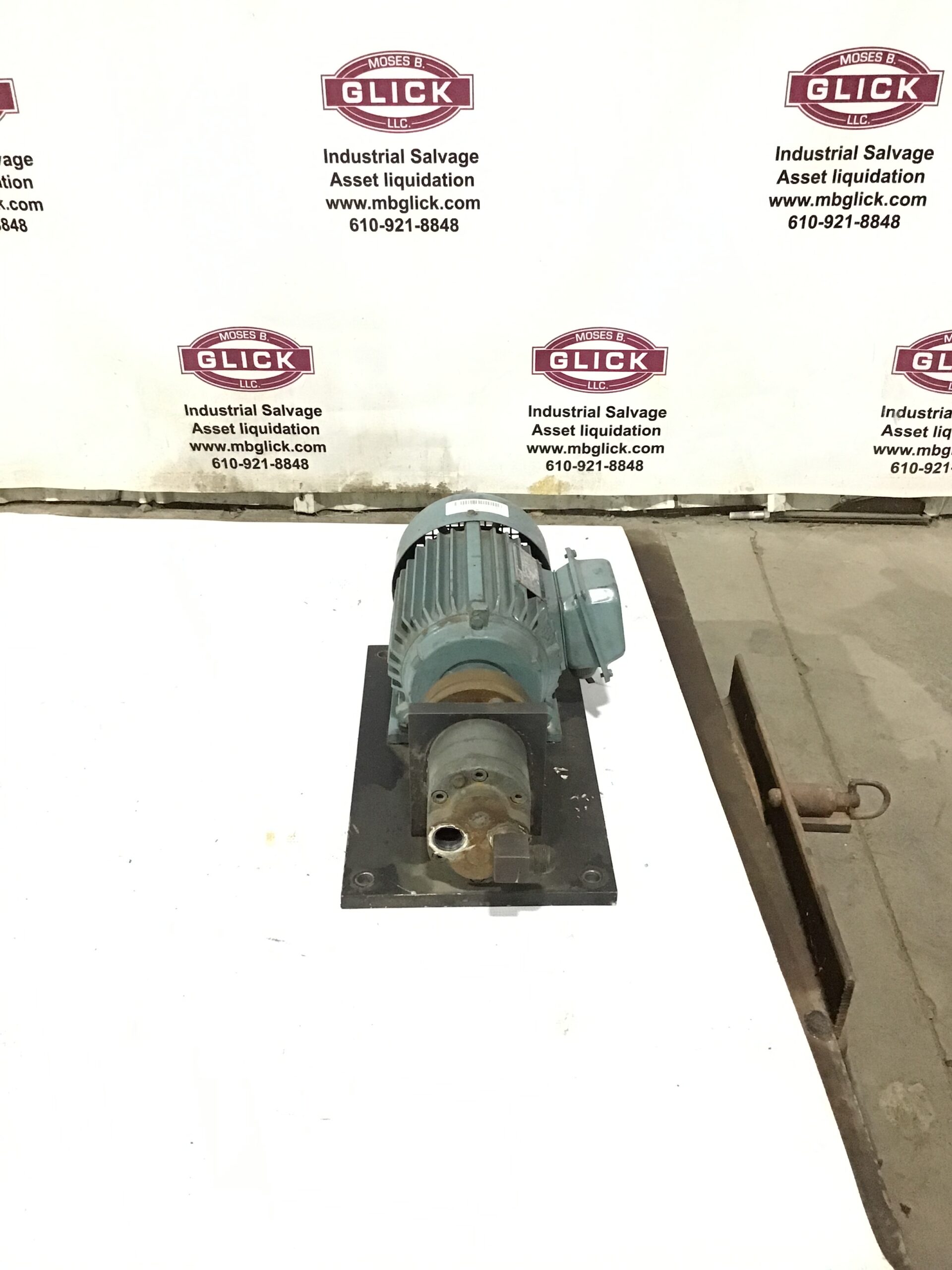 Siemens Y90L-1 Three Phase Asynchronous Motor – Moses B. Glick