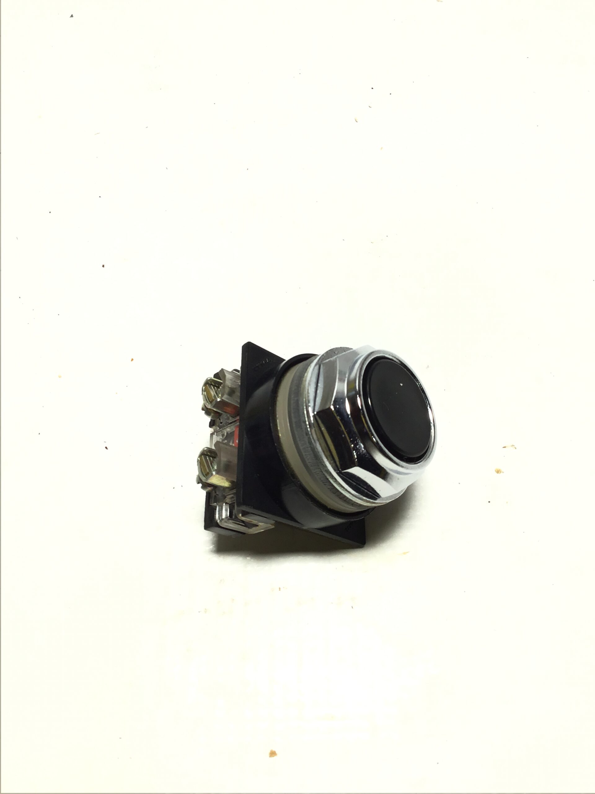General Electric CR104PBG01B1 Heavy Duty Pushbutton – Moses B. Glick